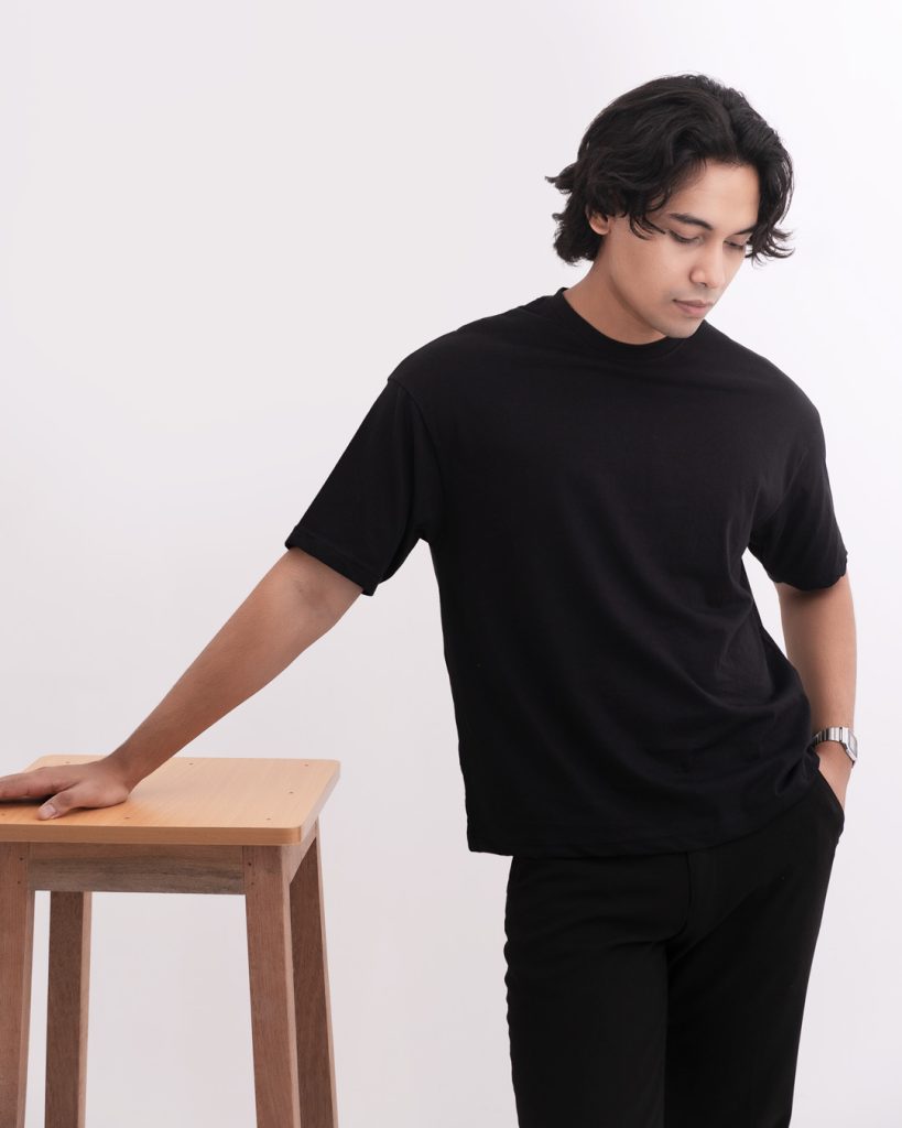Unisex black drop shoulder t-shirt - Fashion at your Fingertips!